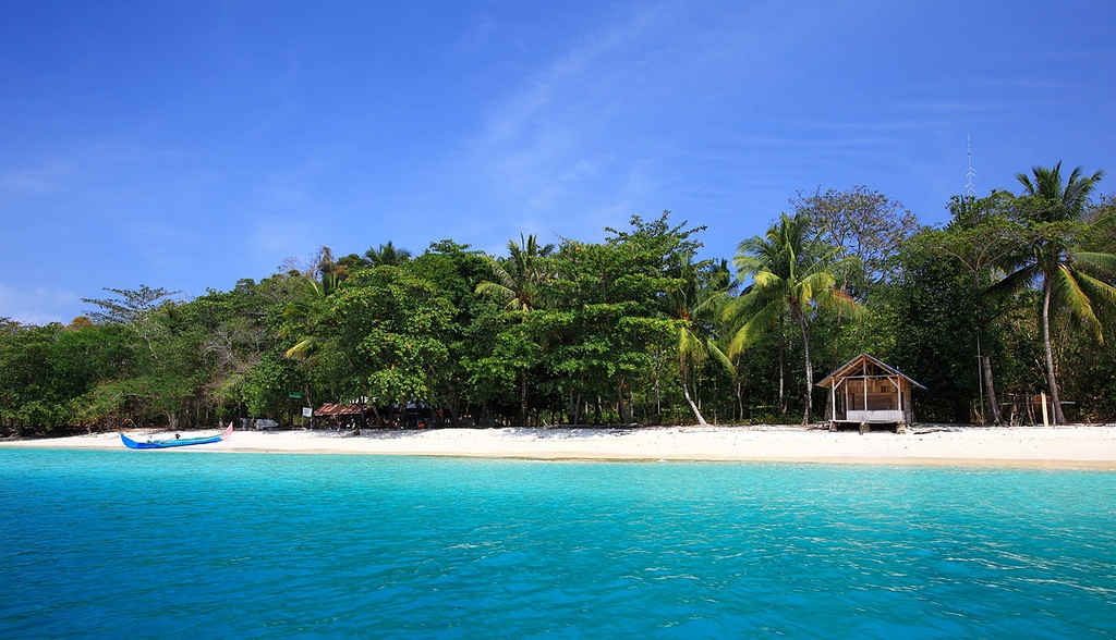 Panorama Keindahan Teluk Kiluan Lampung – G Syariah Hotel